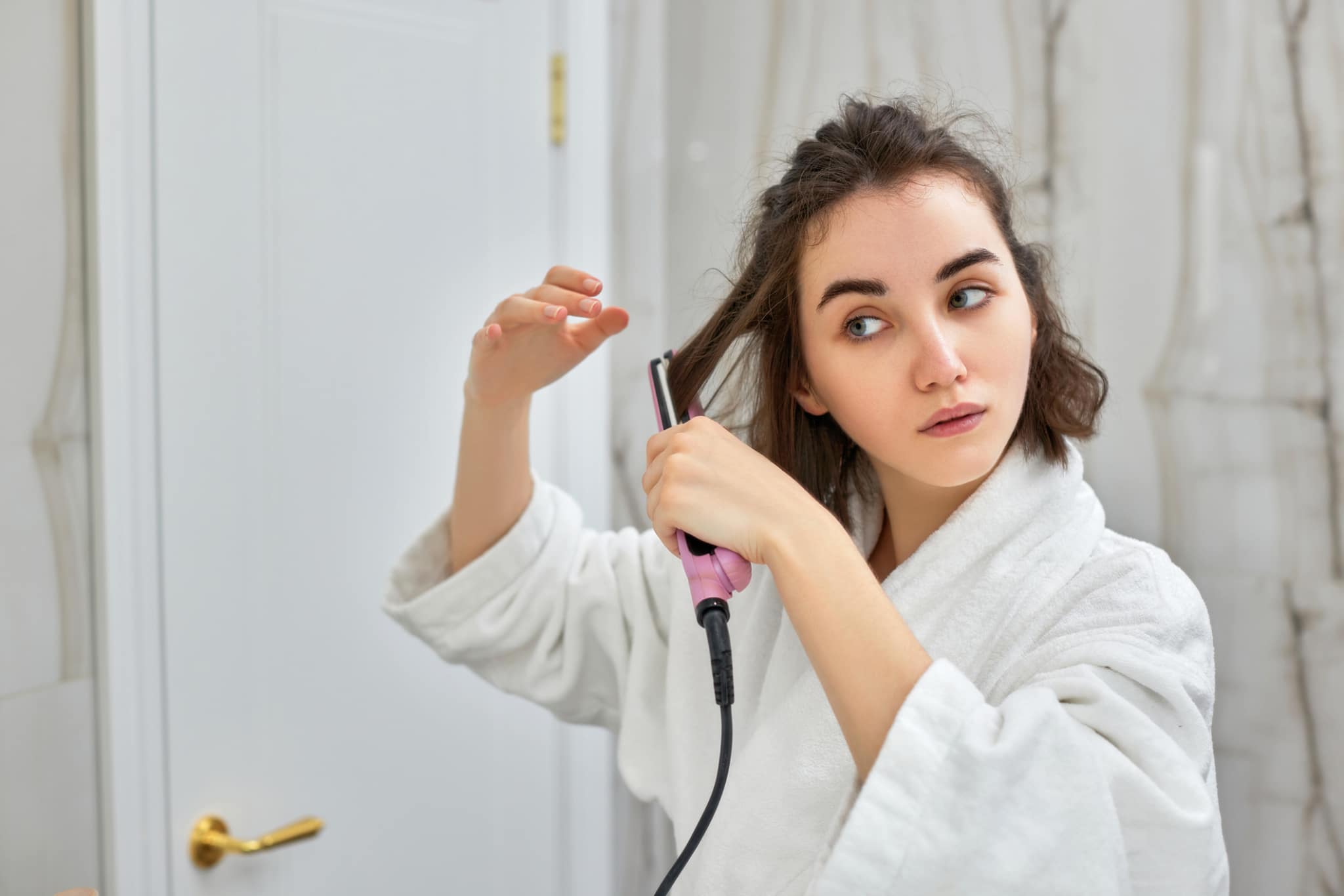 Hogyan egyenesítsd ki a hajad hőkárosodás nélkül: mesterfodrászok tanácsai