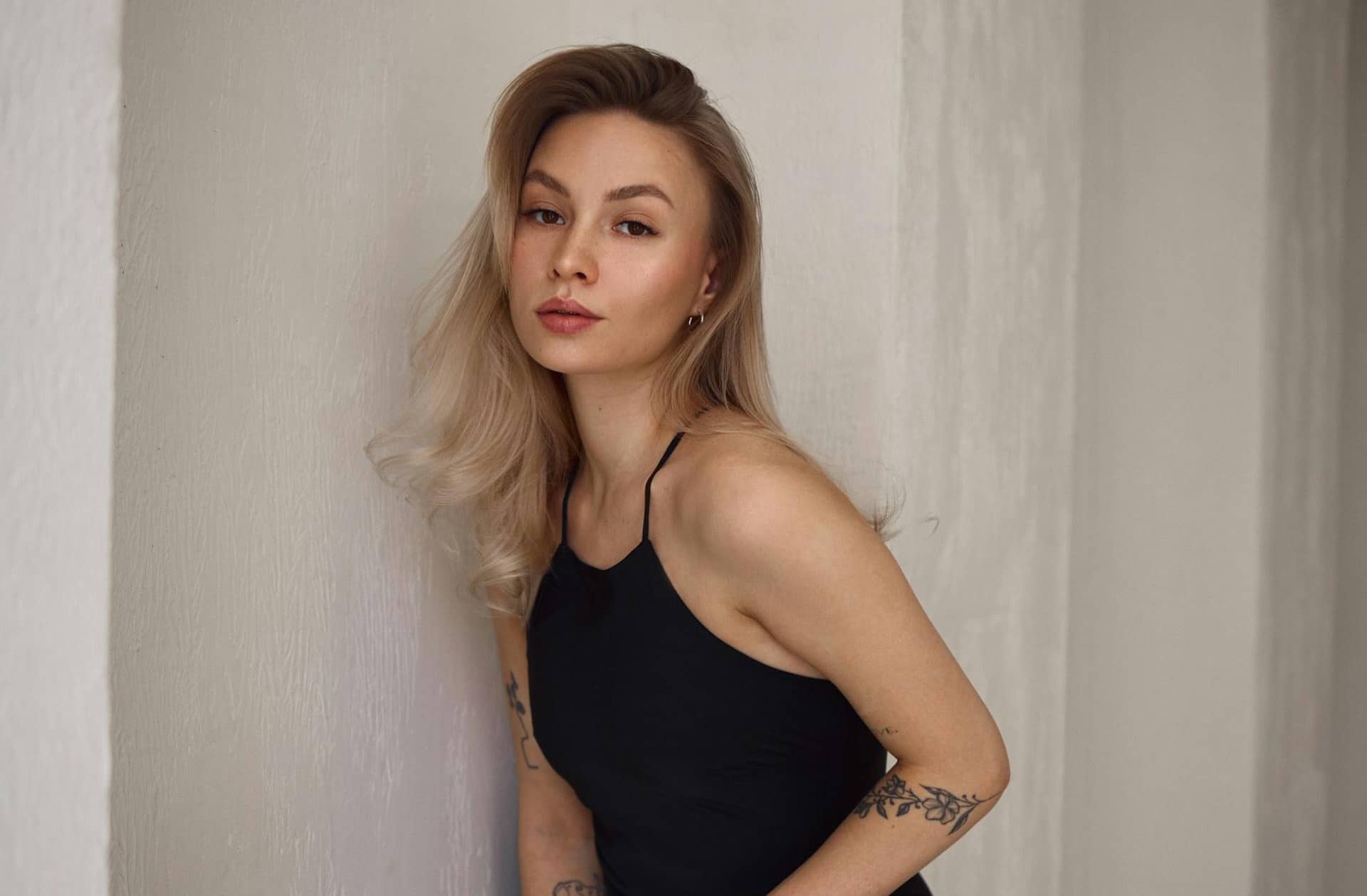 2025 legforróbb hajtrendje: a lusta lány frizura